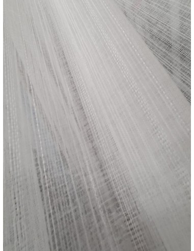 Тънък бял плат на финни райета